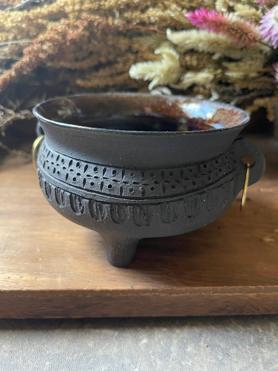 Hand carved Cauldron No. 4 – Native House Ceramic Co.